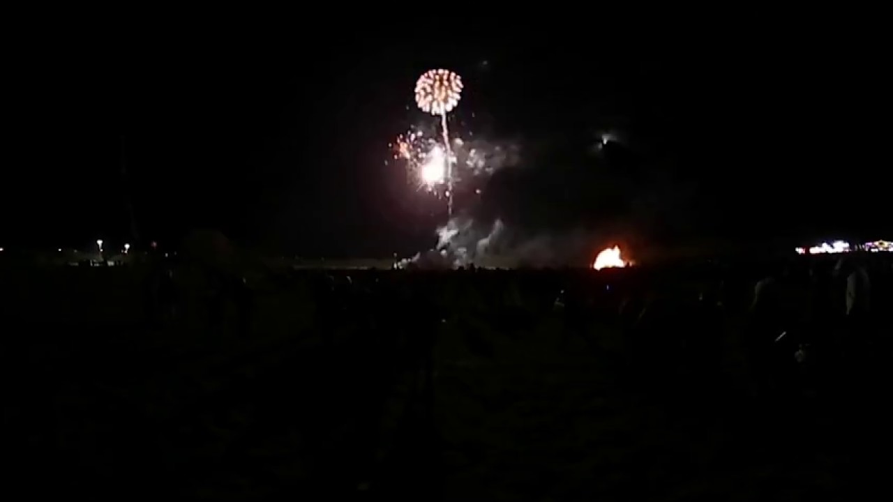 360 vid of the Rhyl fireworks 2017 - YouTube