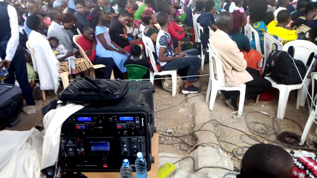 Kurasini SDA Choir - SIWEZI ELEZA (Live performance at Mathare North ...