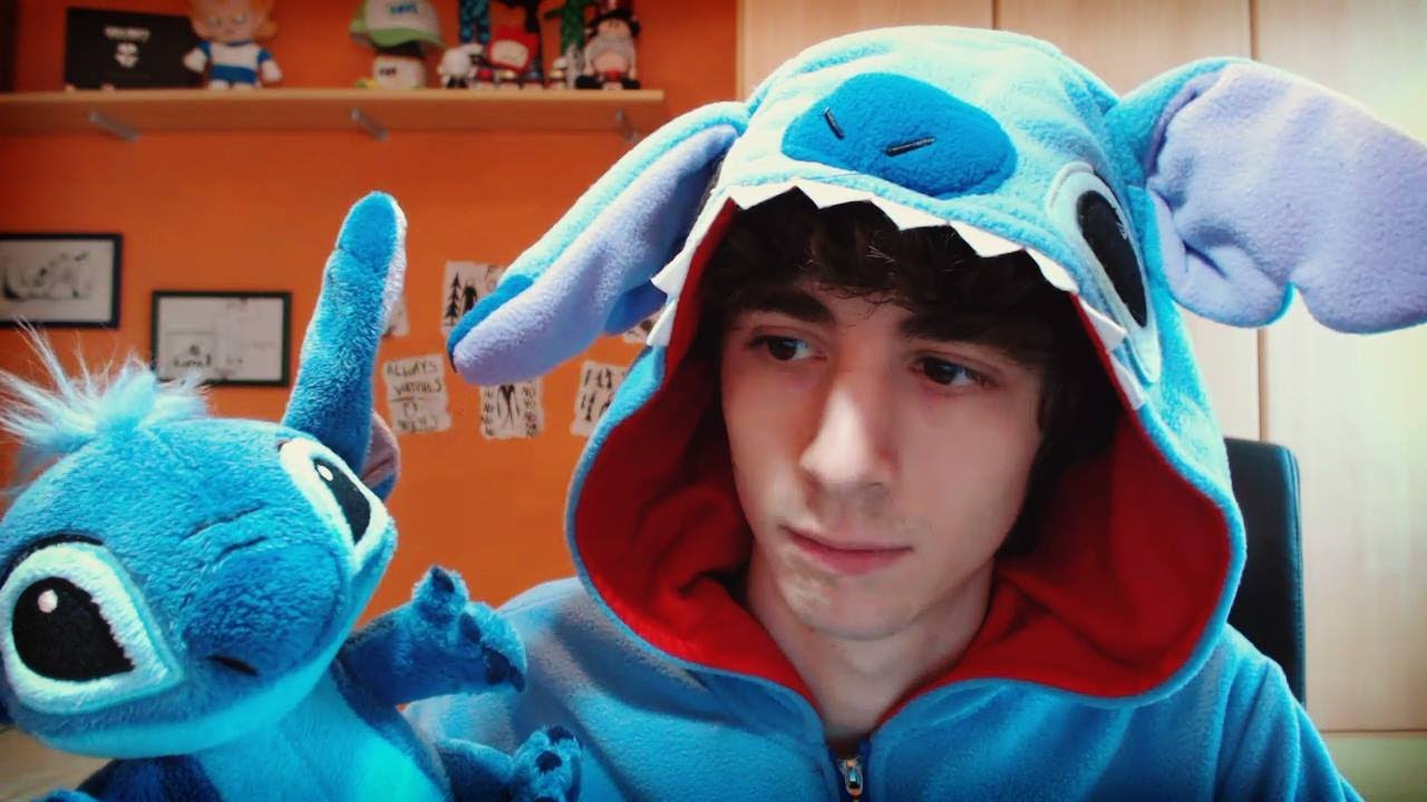 IL COSTUME PIÙ RIDICOLO DEL MONDO! - YouTube