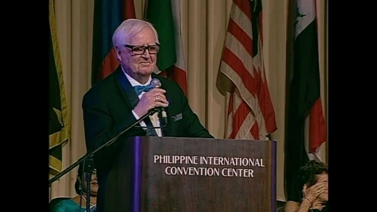 Dr. David Christner (USA) receives Gusi Peace Prize 2012 - YouTube