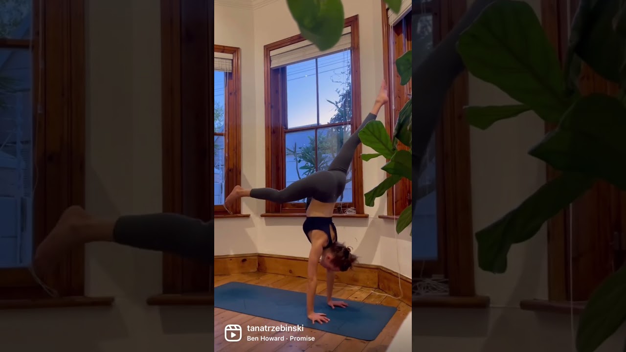 Free flow🤸🏽‍♂️🙃 #yogainspiration #homepractice - YouTube