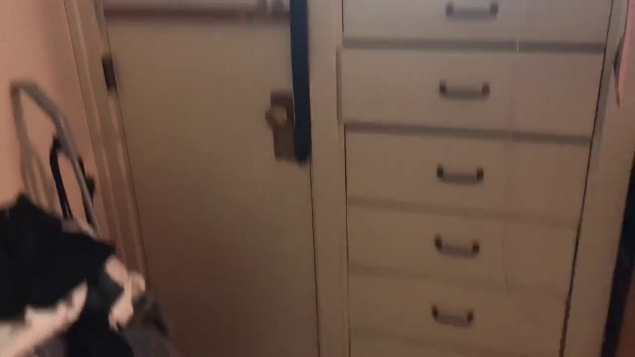 Dorm Room Tour/College of the Holy Cross - YouTube