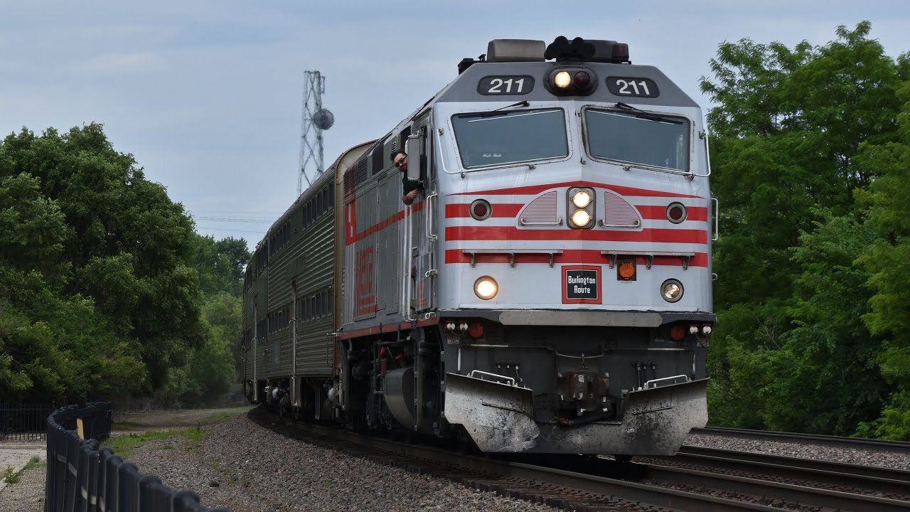 Railfanning the BNSF Racetrack - YouTube