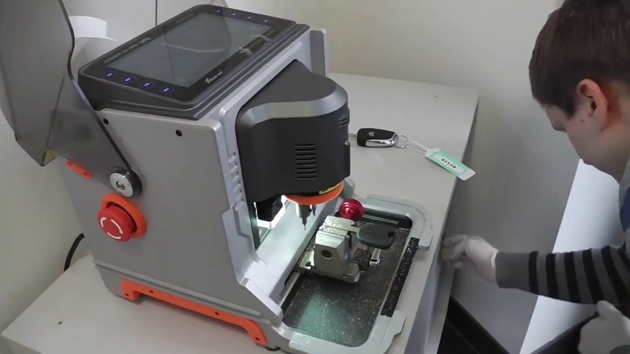 Key cutting machine. Review Xhorse Condor MINI Plus Condor XC MINI II ...