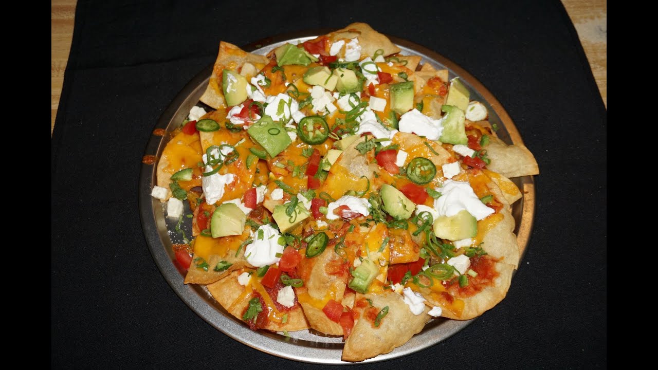 NACHOS WITH GOAT CHEESE AND AVOCADO - YouTube