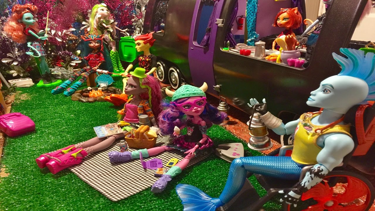 CAMP FOREST Monster High Dollhouse Tour Room 24 of 40+ Batsy Isi ...
