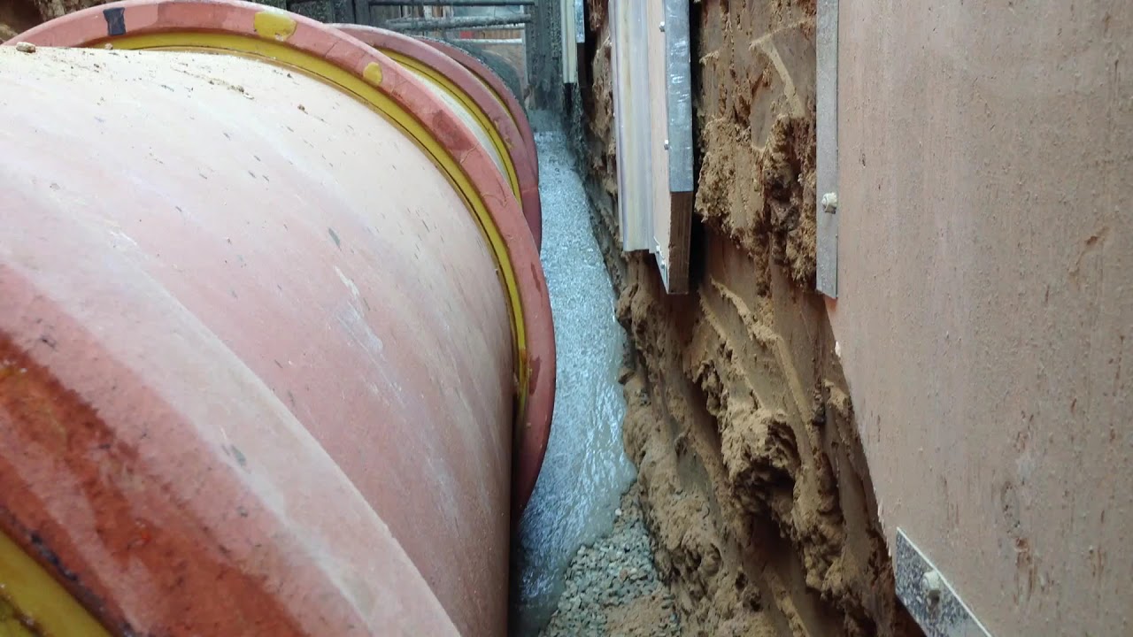 Native Soil CLSM - Flow into the 36 inch pipe haunch - YouTube