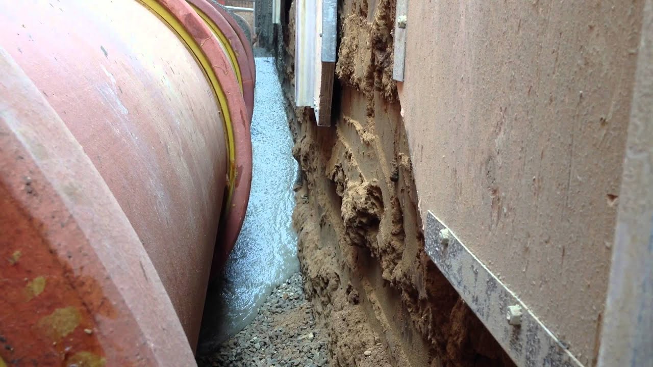 Native Soil CLSM - Flow into the 36 inch pipe haunch - YouTube