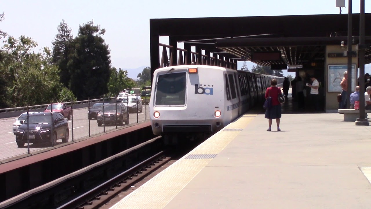 Bart Train - A Rohr Car #1260 Antioch Bound Yellow Line Arriving into ...