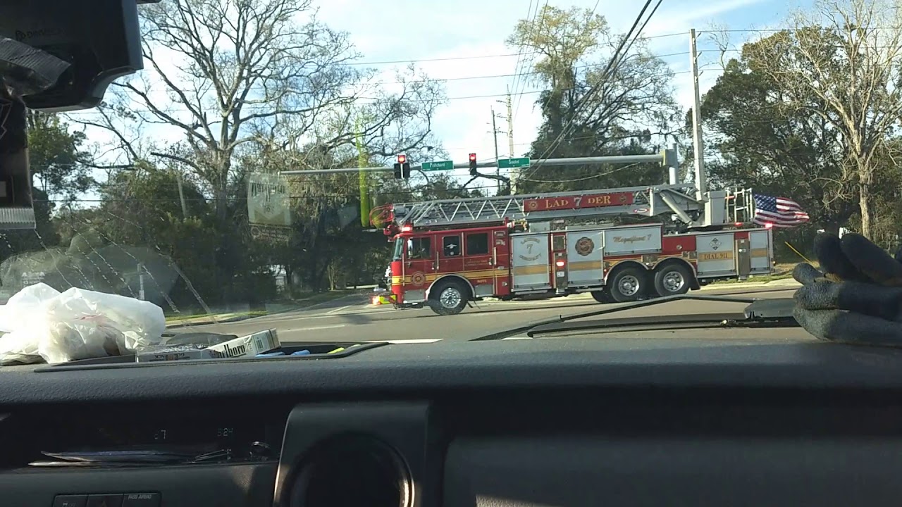 JFRD Ladder 7 responding - YouTube
