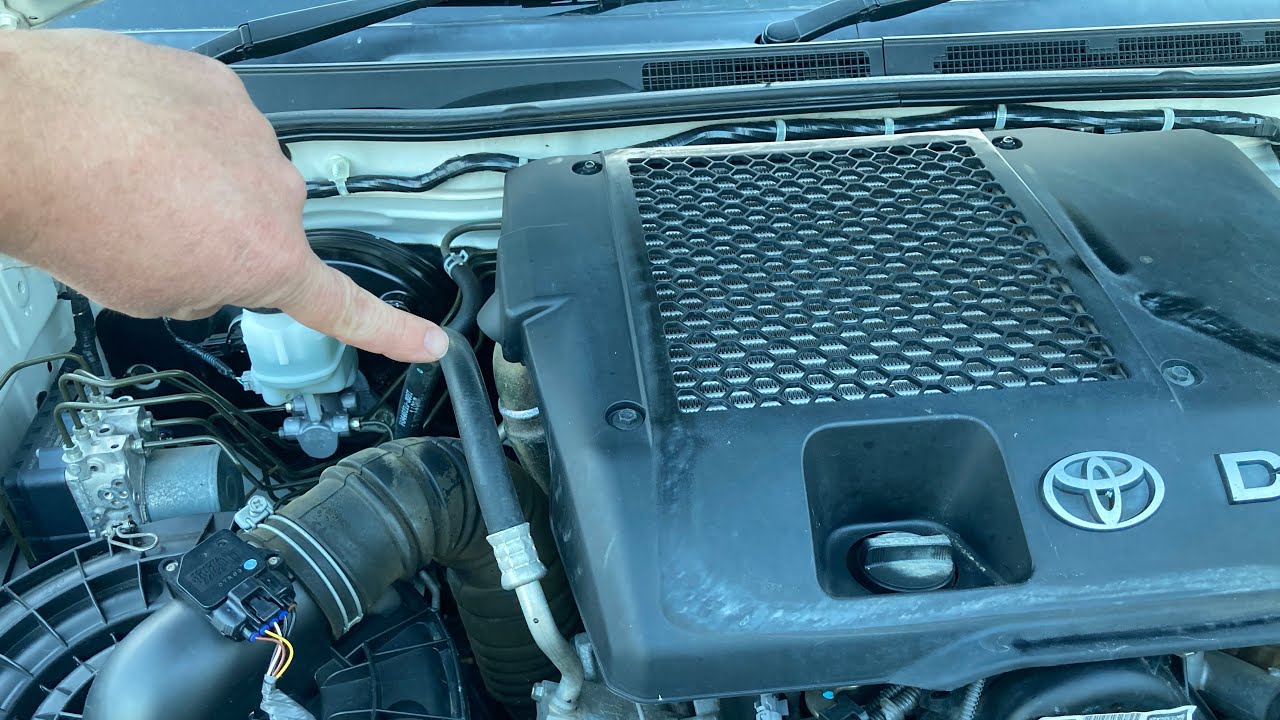 HOLY SMOKES PPL EMERGENCY FINDING On HILUX N70 Kun26r - YouTube