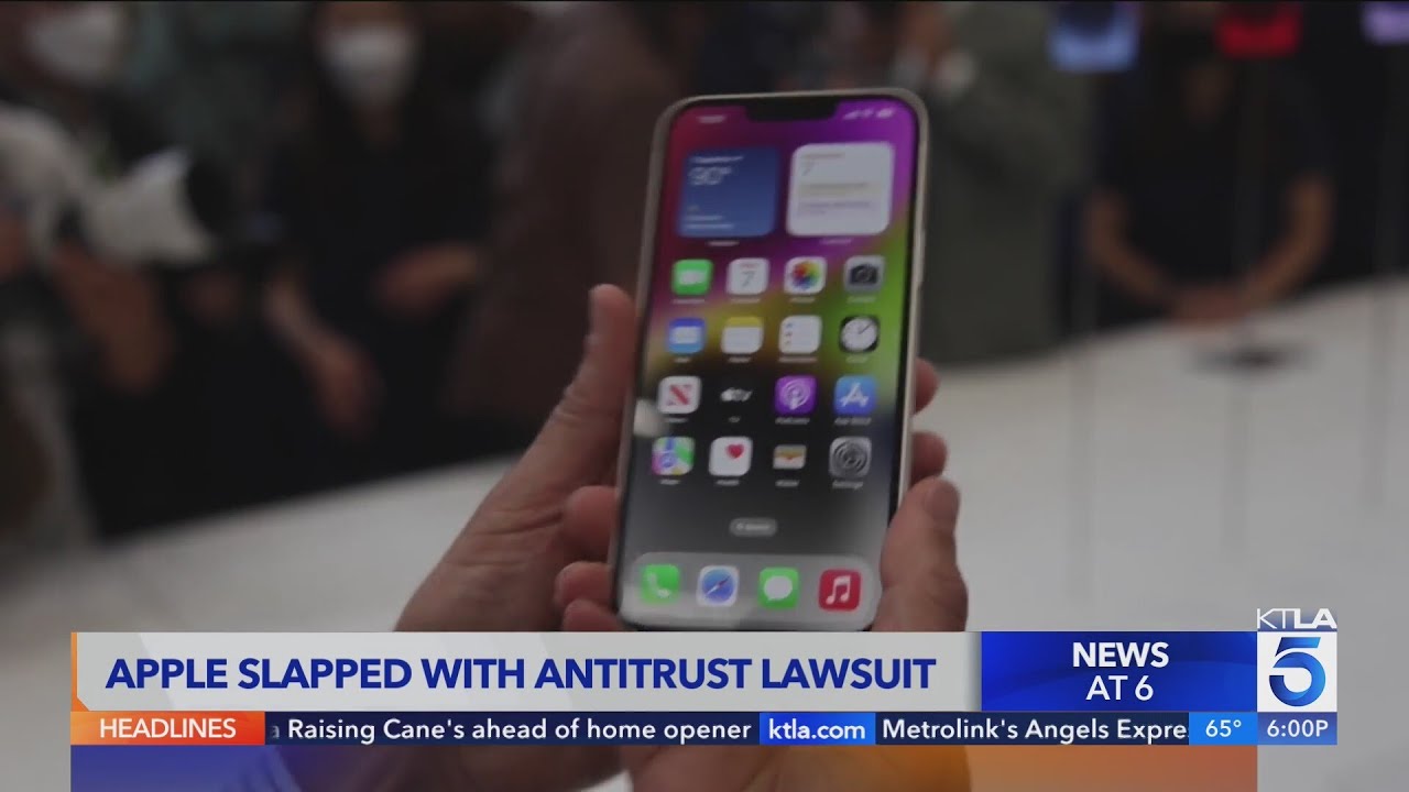 DOJ accuses Apple of monopoly in antitrust lawsuit - YouTube
