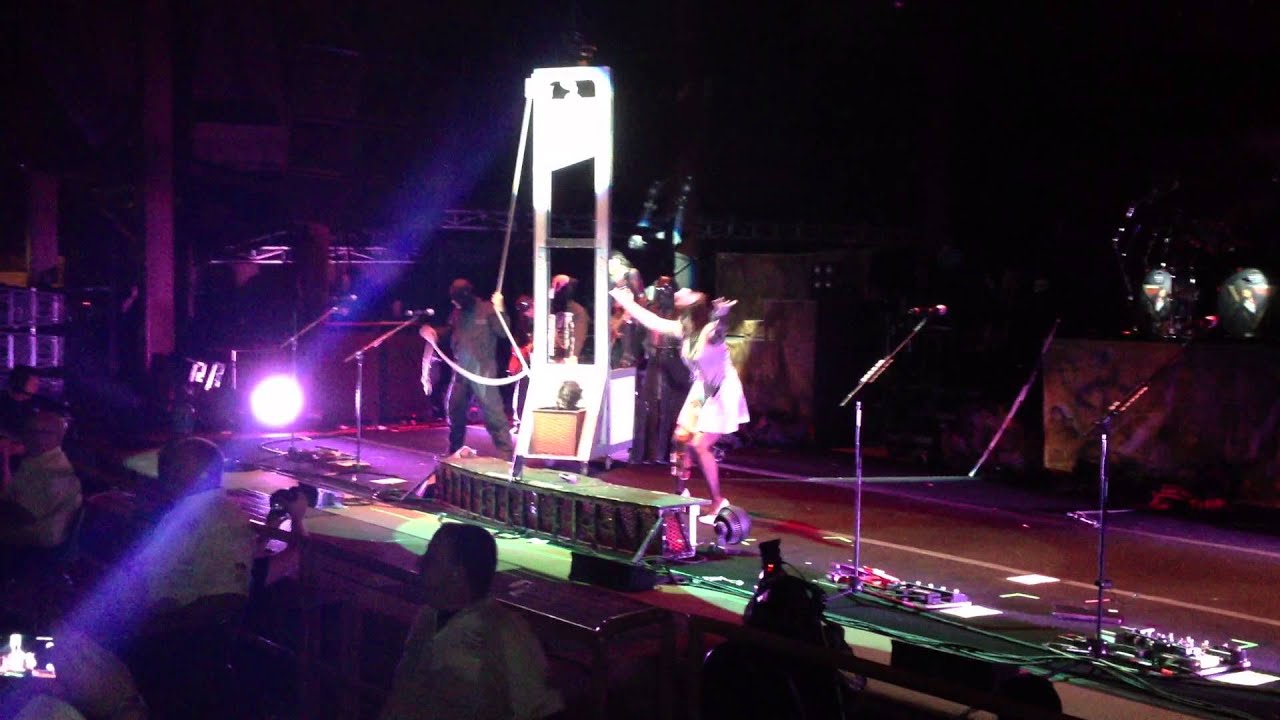 Alice Cooper - Guillotine Clip - Red Rocks - June 3, 2013 - YouTube