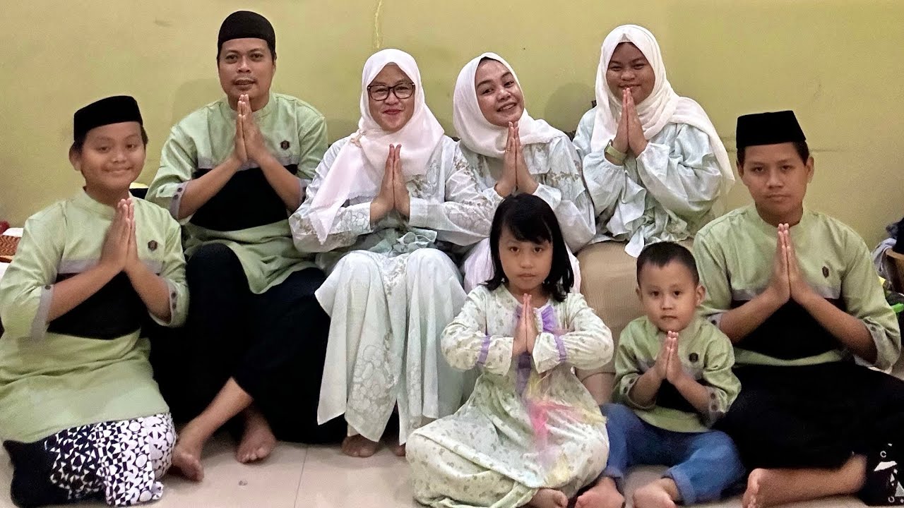 Hari Raya Idul Fitri Ajang Silaturahmi Kumpul Keluarga - YouTube