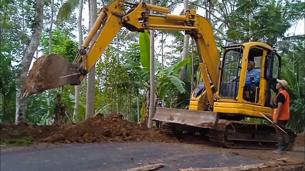Story Line A Komatsu PC75UU Mini Excavator Working Leveling Road. - YouTube