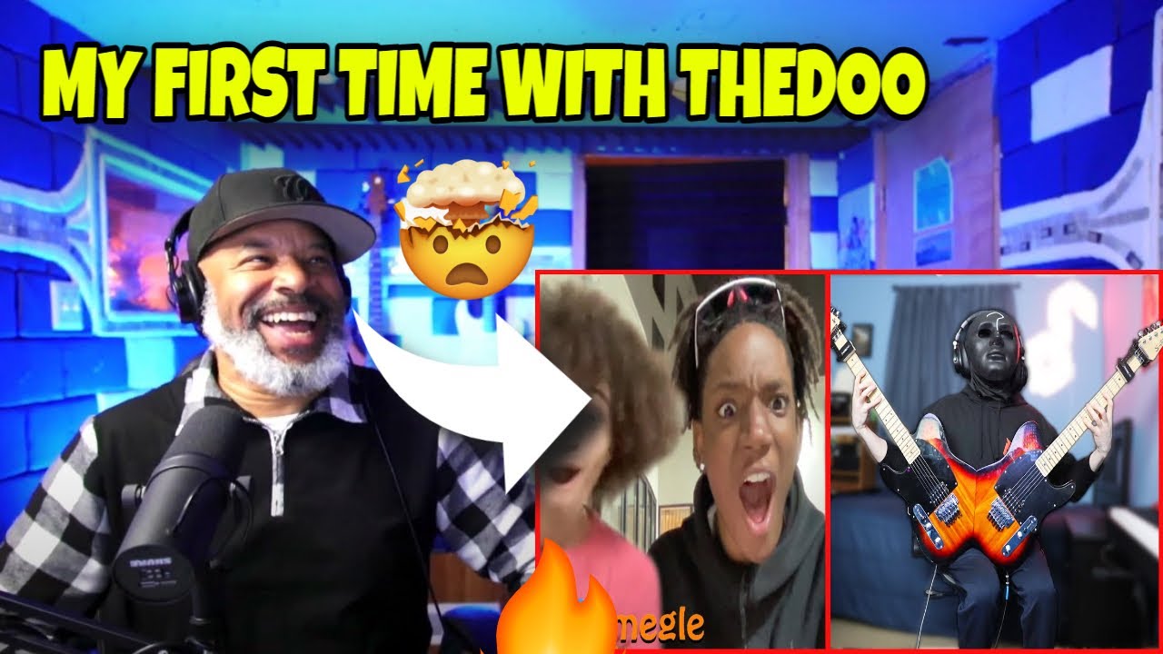 This Producer REACTS To TheDooo - Guitarist Plays TWO GUITARS at once ...