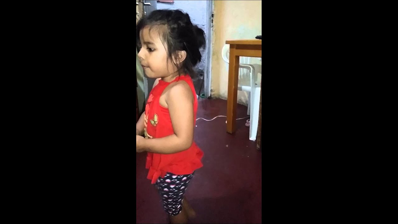Ana dançando toto - YouTube