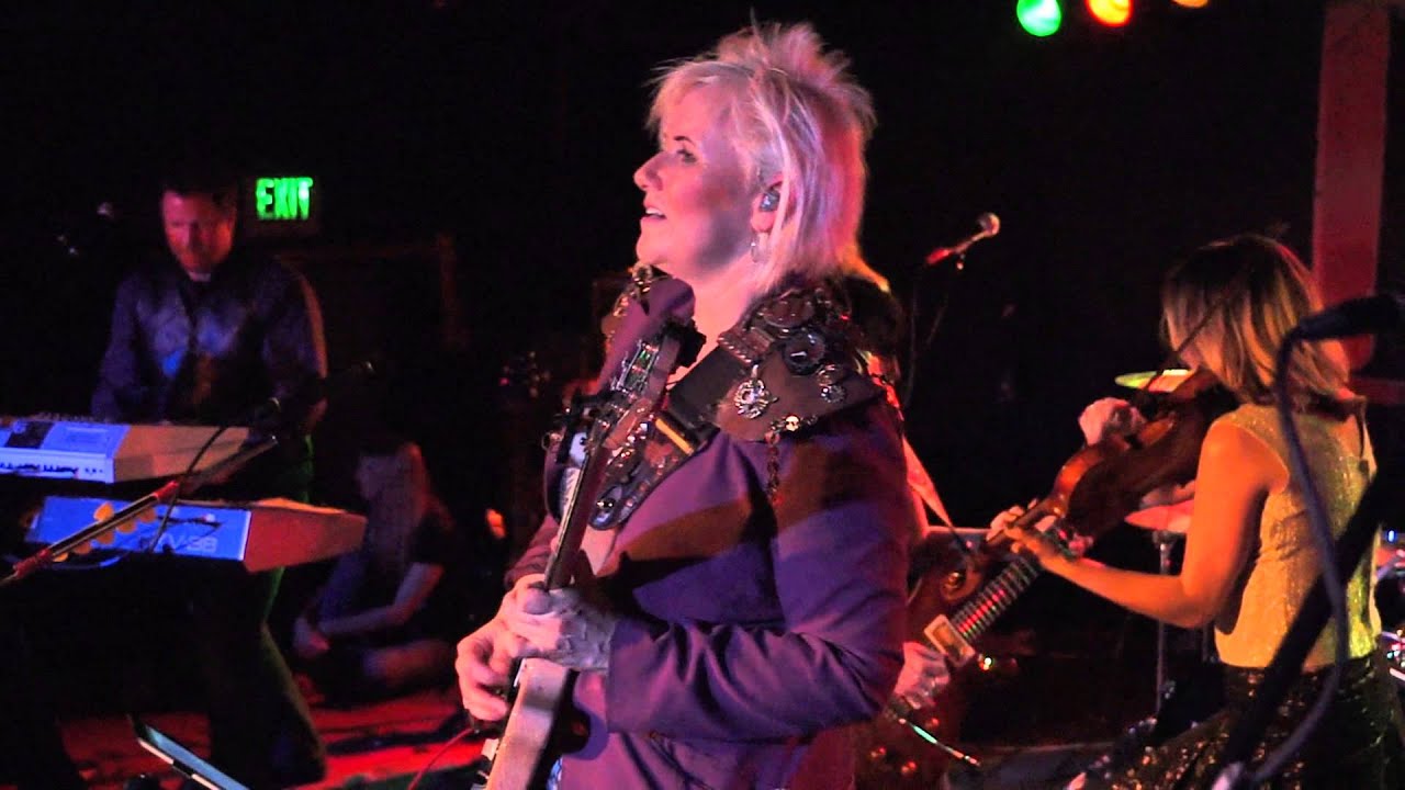 Roni Lee and Jennifer Batten, she likes the boys in the band - YouTube