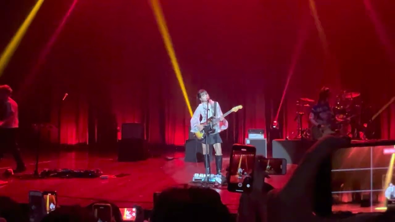 Beabadoobee - Cologne (Live in Manila 2022) - YouTube