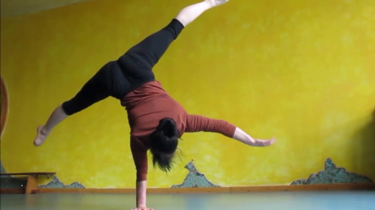 One arm handstand innovation - YouTube