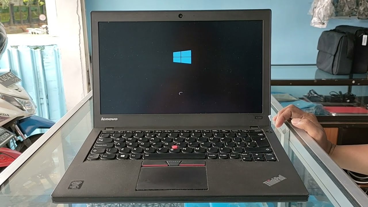 Lenovo Thinkpad X250 Core i5 - Review Laptop Build Up - YouTube