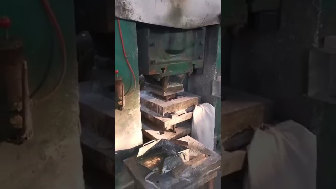 Extrusion process of refractory bricks #Shorts - YouTube