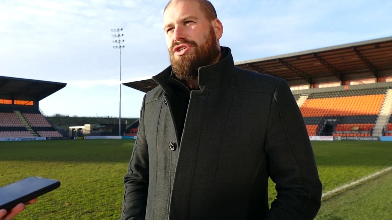 Lee Burch gives his Christmas review - YouTube