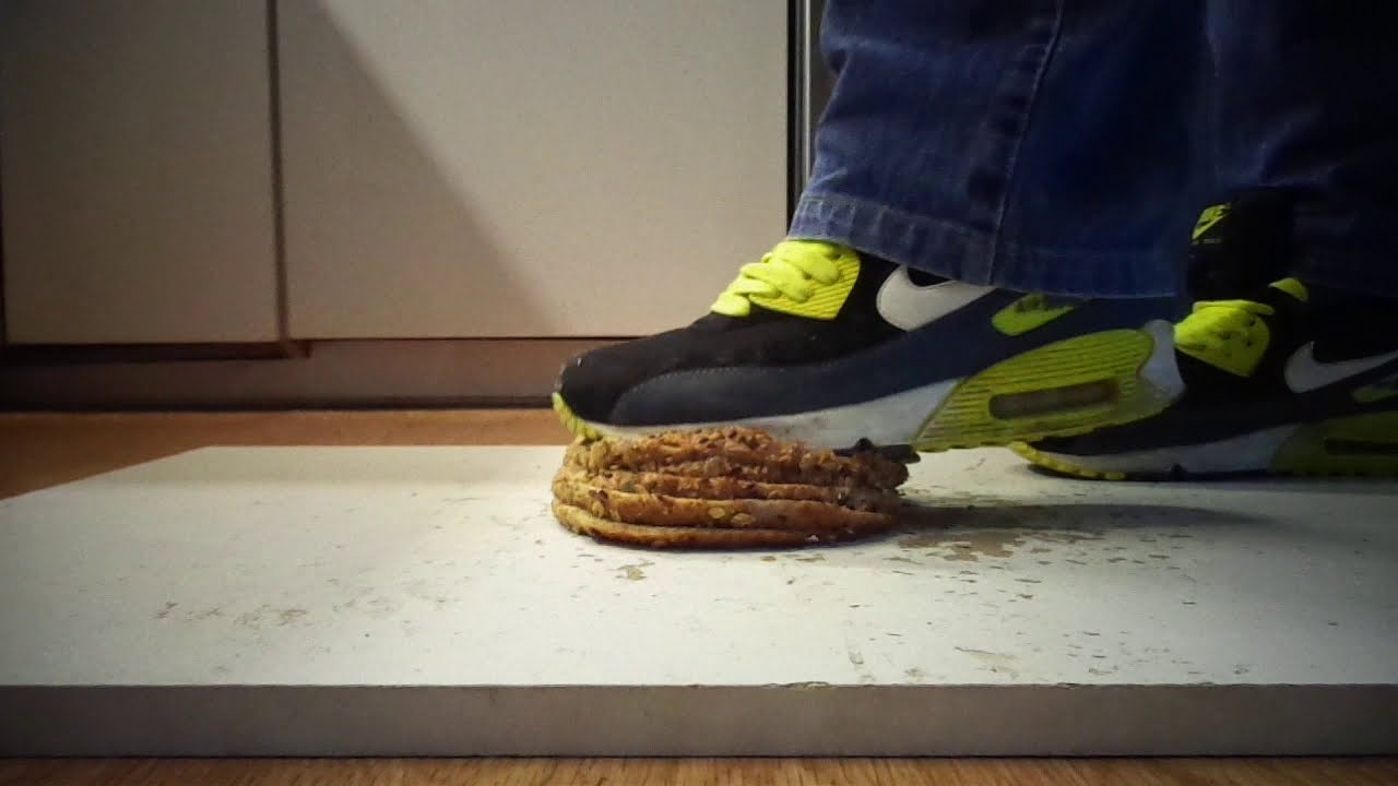 Nike Air Max 90 food stomp, trample a pile of bread slices - YouTube