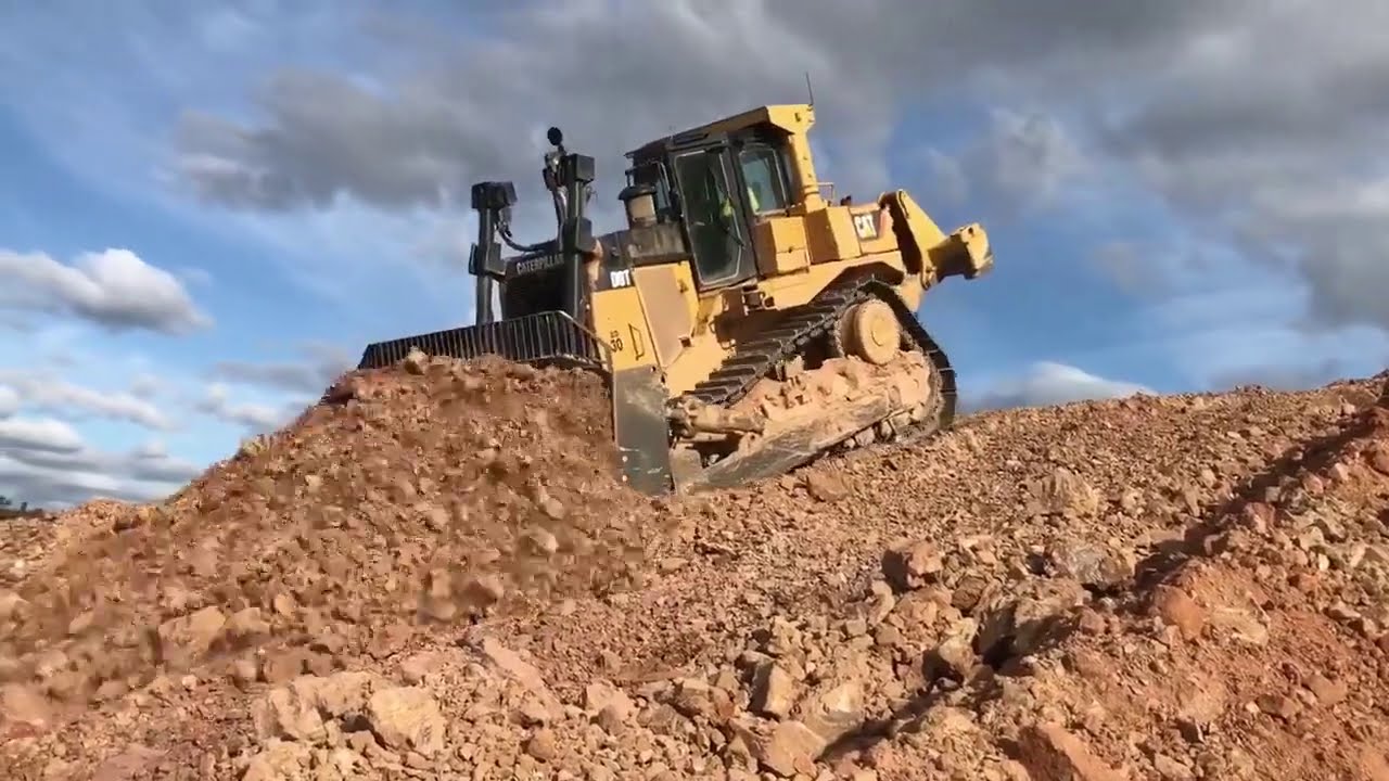 DOZER WORK EXTONS QUARRIES - YouTube