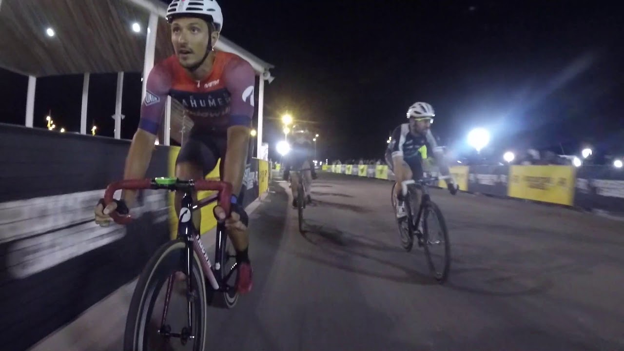 RedHook Crit Barcelona 2017 - Full Race Onboard Matteo Cecchini - YouTube