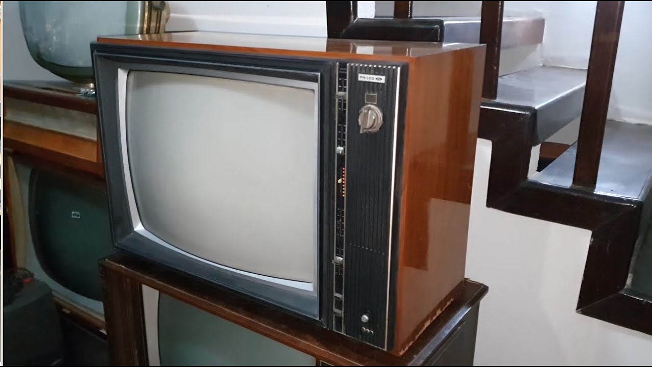 Garimpo: Raríssima TV Antiga Philco Ford B821 (1976) - YouTube