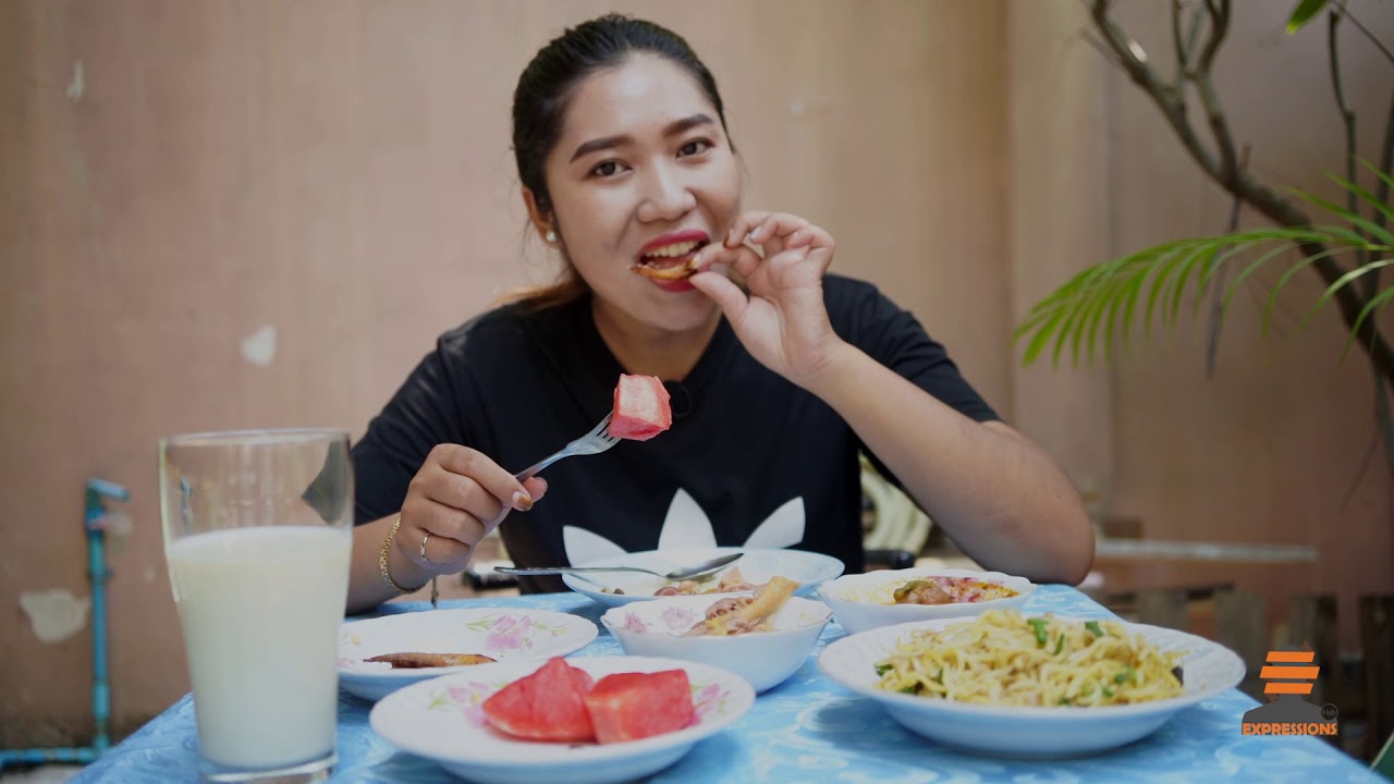 ញ៉ាំម្ហូបឆេងម៉េង - Eating Chheng Meng Food - YouTube