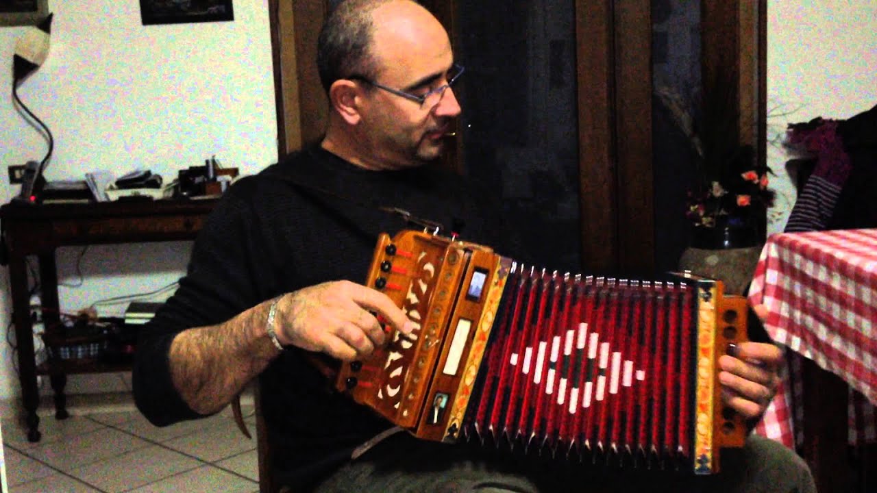 Mastro Pino in Abruzzo organetto in re tarantella calabrese - YouTube