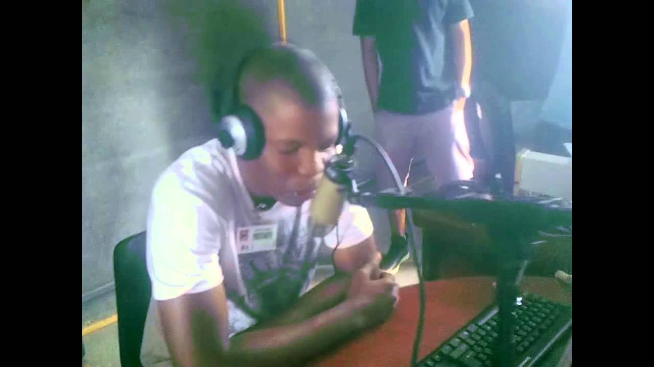 Ilustre na Radio Indico Freestyle com Kara Boss - YouTube