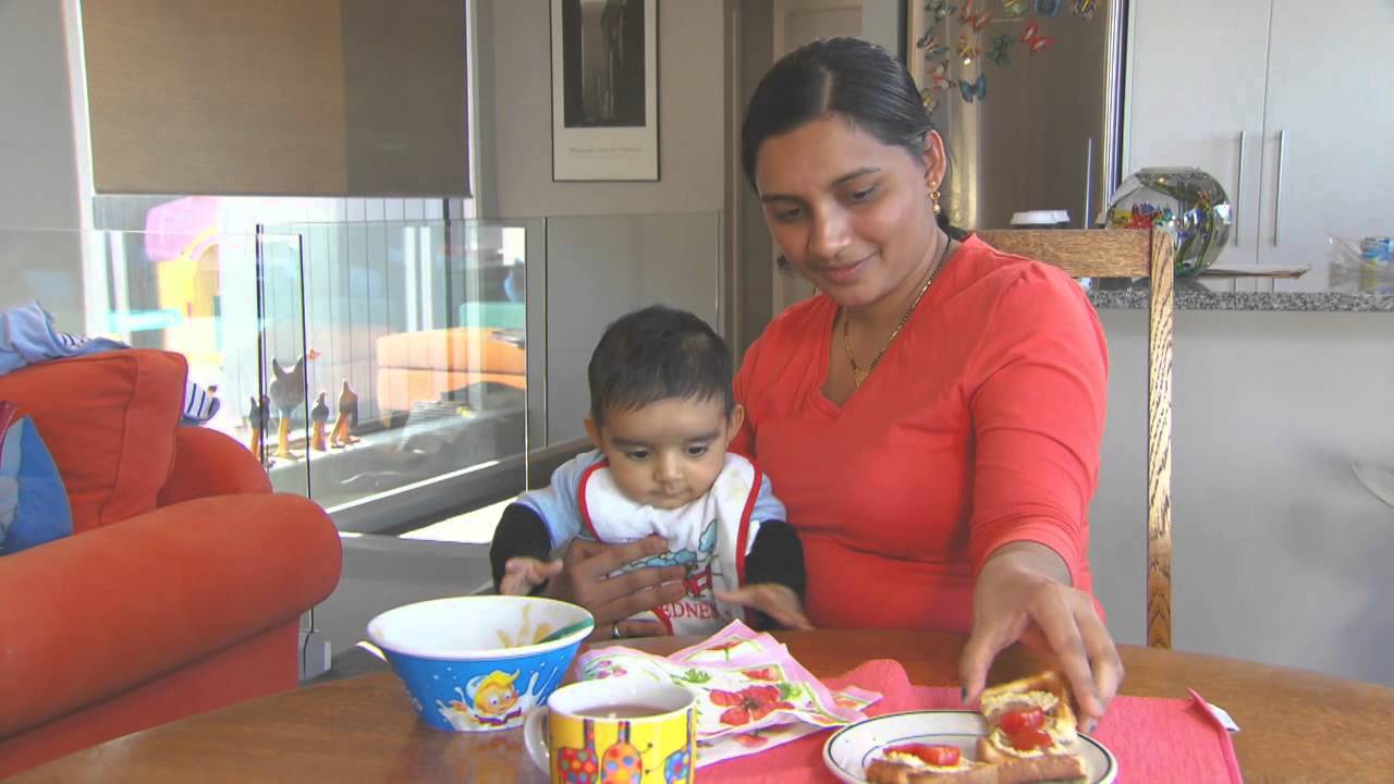 How you can help your baby enjoy food - YouTube