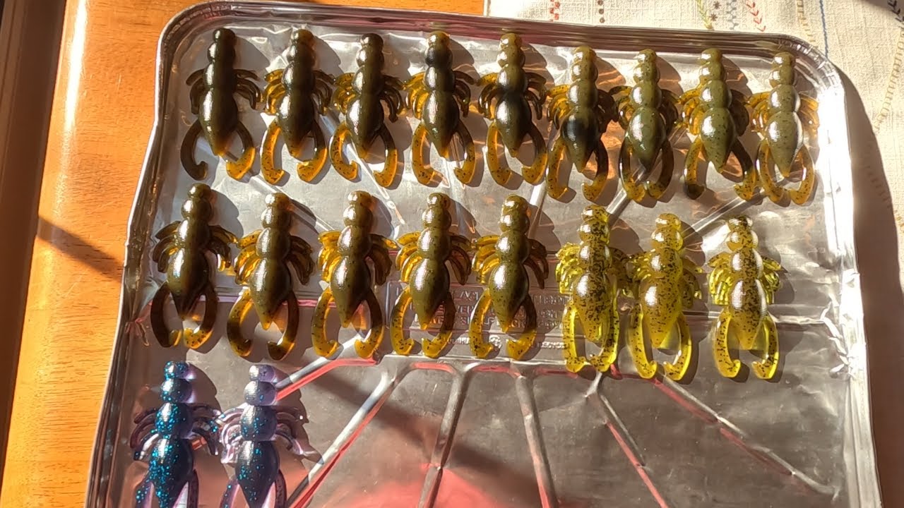 GOLD LEADER CUSTOM BAIT CRAWDAD POUR! - YouTube