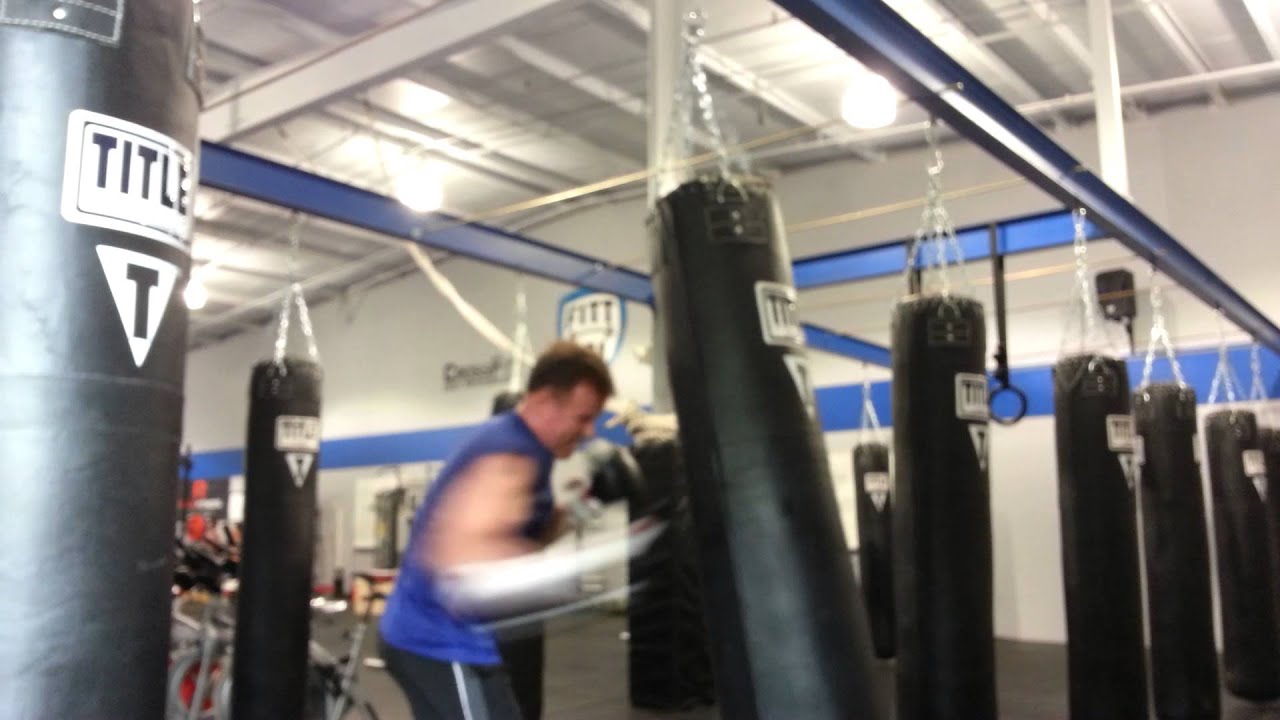 Working the heavy bag round 2 - YouTube
