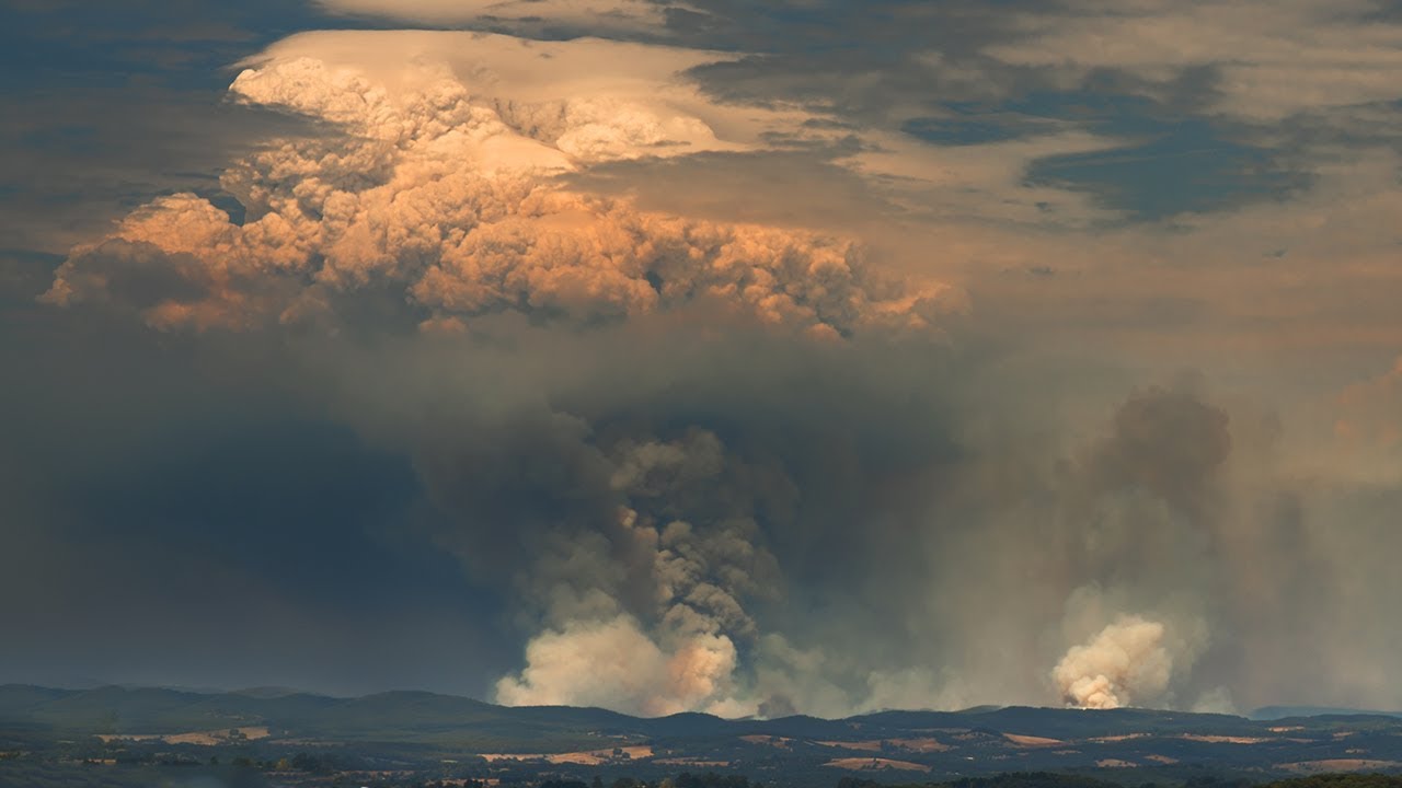 Bunyip State Park Bush Fire - Pyrocumulus Cloud Time lapse - YouTube