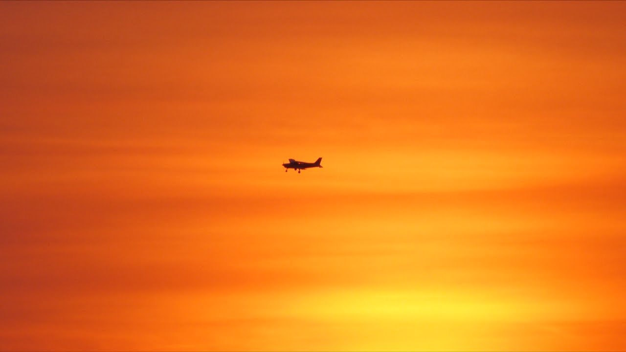 Piper Warrior sunset landing [4K Video] - YouTube