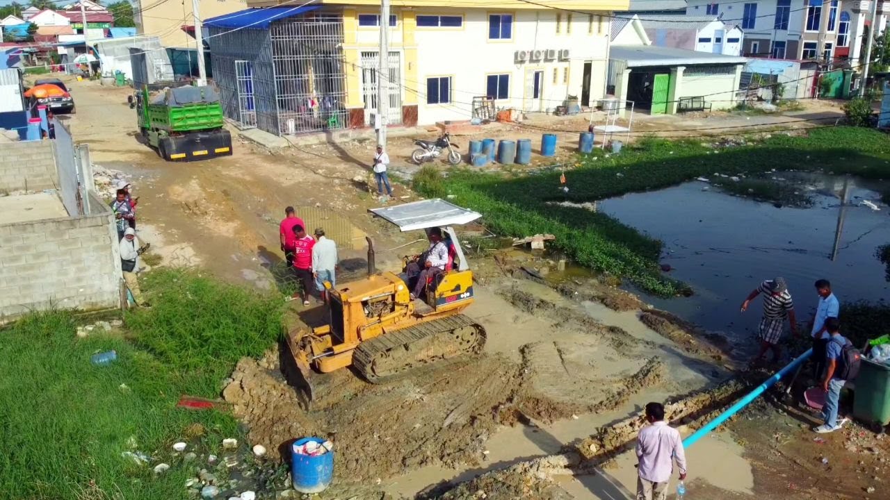 Starting a New Project!! Bulldozer Komatsu D20 push Stone into the road ...