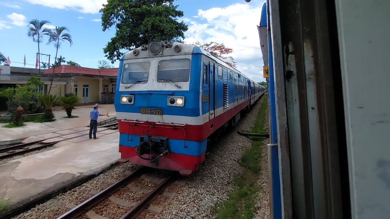 D19E-902 kéo tàu SE12 thông qua ga Hiền Sỹ ( 13:08 | 16 - 6 - 2023 ...