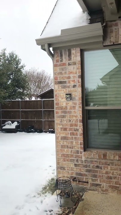 It’s snowing outside #snow - YouTube