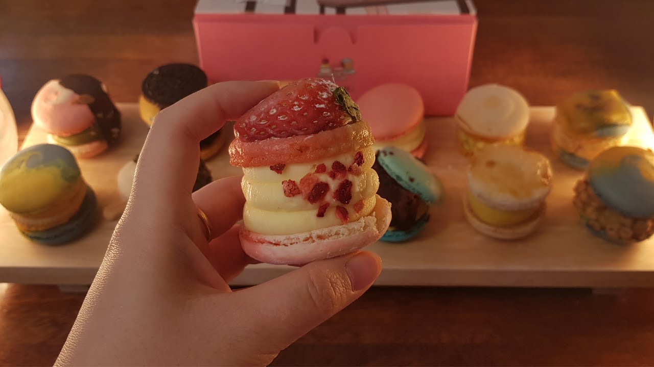 ASMR🌙 | 비주얼 심쿵! 예쁜데 맛도 있어! 뚱카롱 먹방 *FAT MACAROONS EATING SOUNDS - YouTube