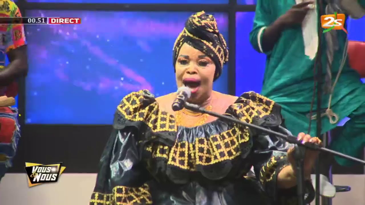 LA SECONDE PRESTATION LIVE DE FATOU LAOBÉ DANS VOUS ET NOUS - YouTube