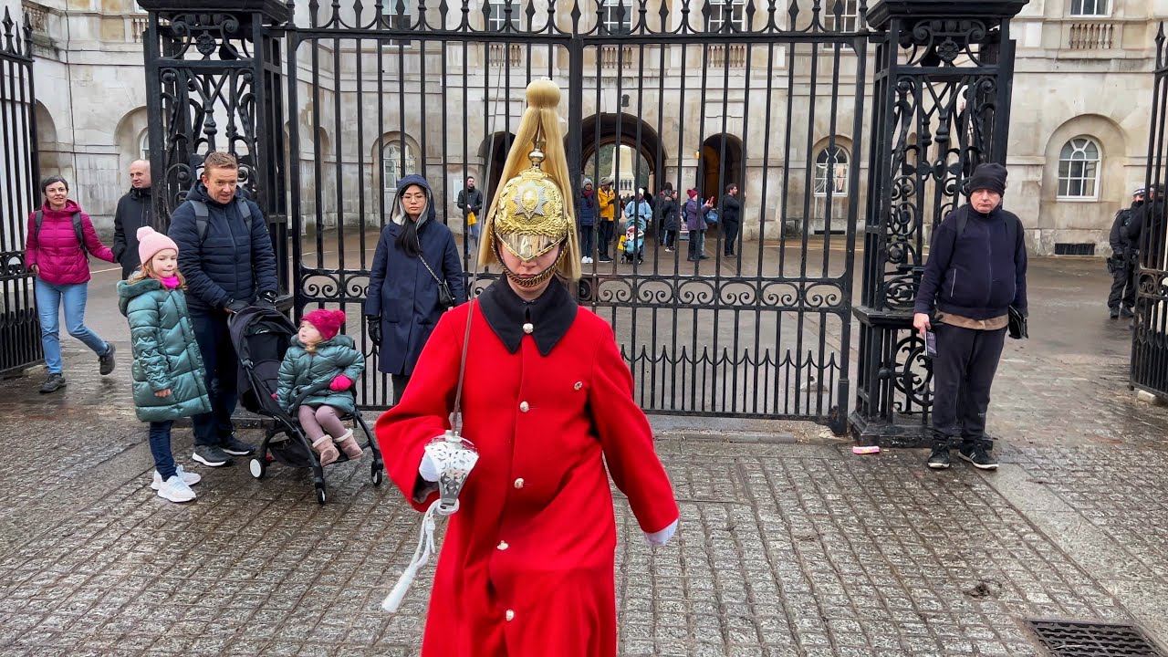 New Young Female King’s Guard - YouTube