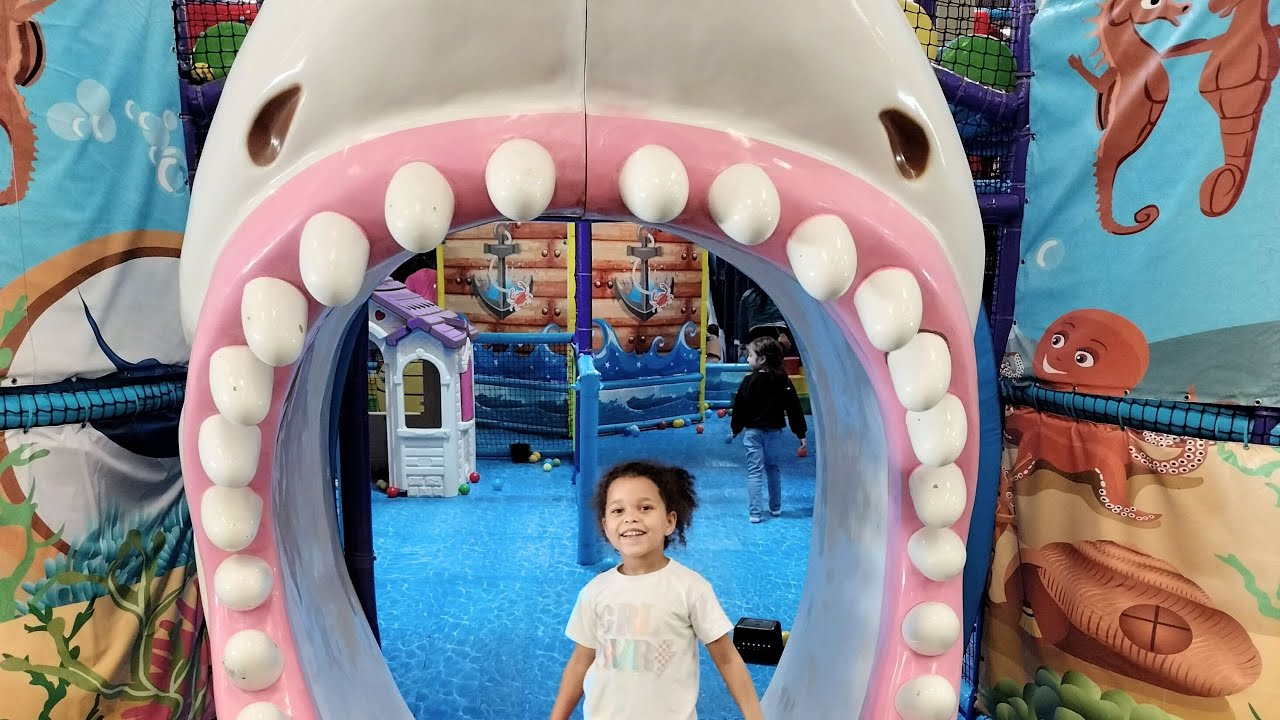 Stonii goes to Wacky Tacky - YouTube