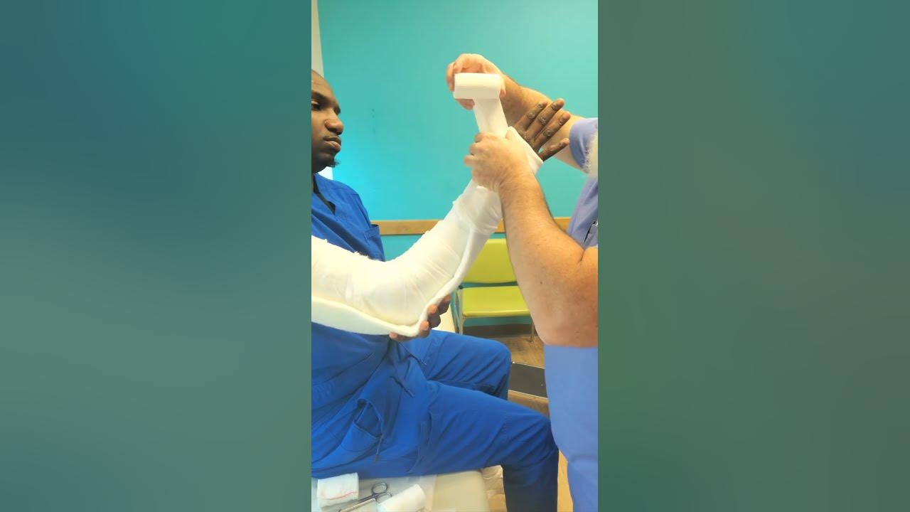 How to Make a Long Arm Posterior Arm Splint / Elbow Splint (part 1 of 2) - YouTube