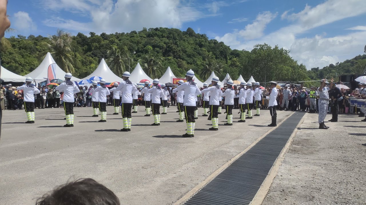 Lima'23 Kawad Senyap dan Pancaragam - YouTube