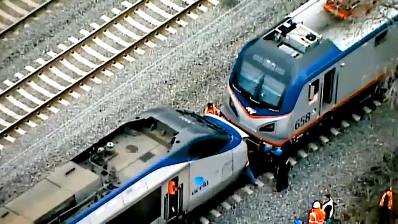 New York-bound Acela train separates at 125 mph - YouTube