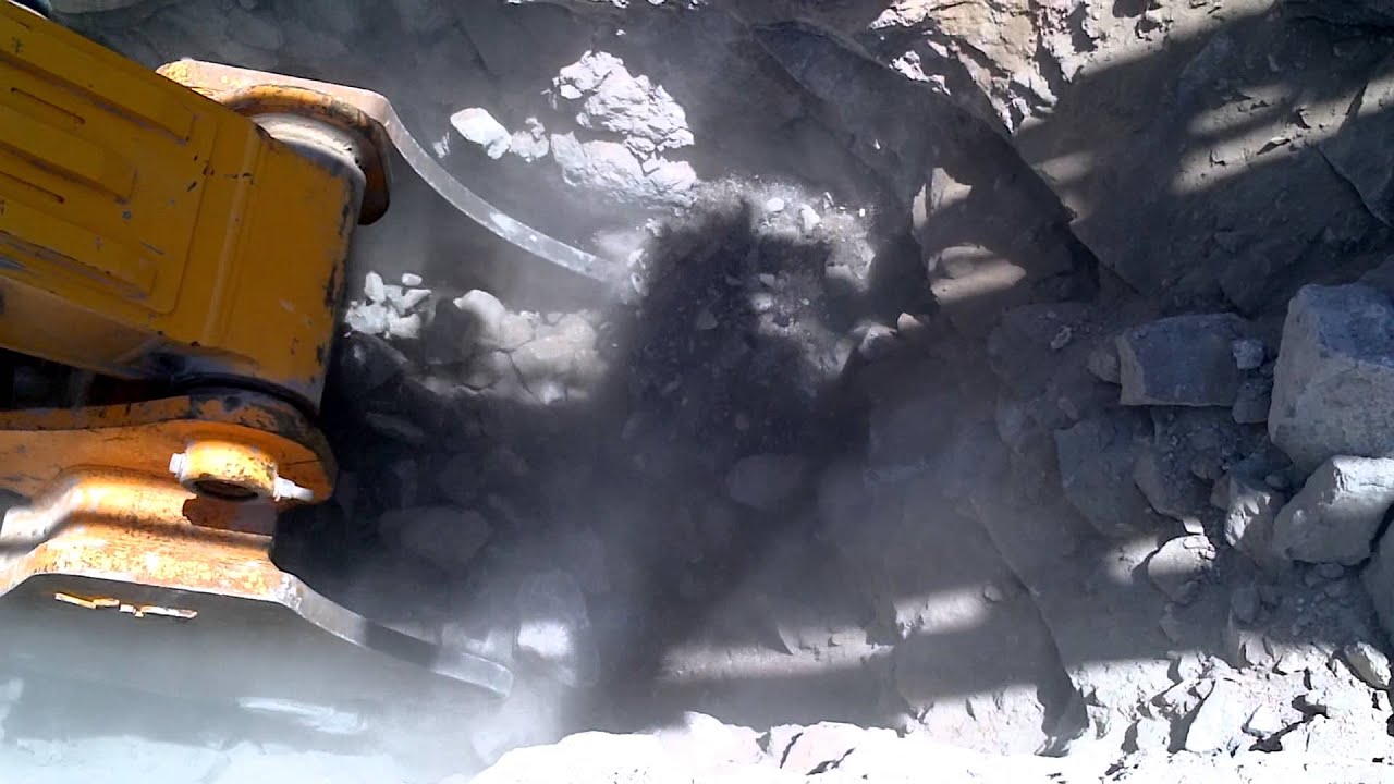 Excavación en roca maciza con bote multi-ripper - YouTube